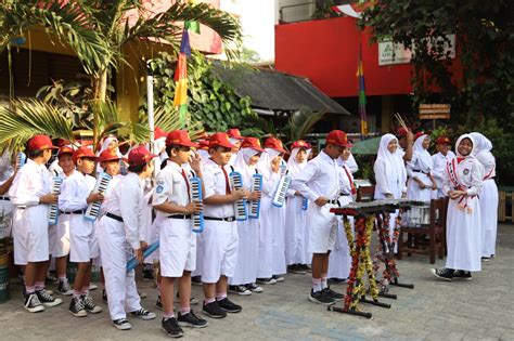 Marching Band Pasbargata Tampil Mengesankan Pada Upacara 17 Agustus Di