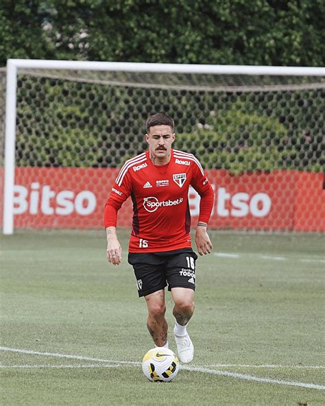 SPNet Escalação Gabriel Neves volta a ser relacionado no São Paulo
