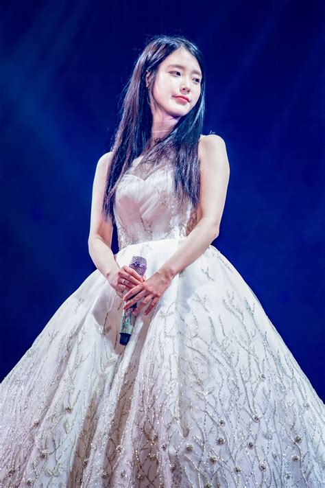 181028 Dlwlrma 부산 콘서트 직찍 Korean Celebrities Korean Actresses Korean