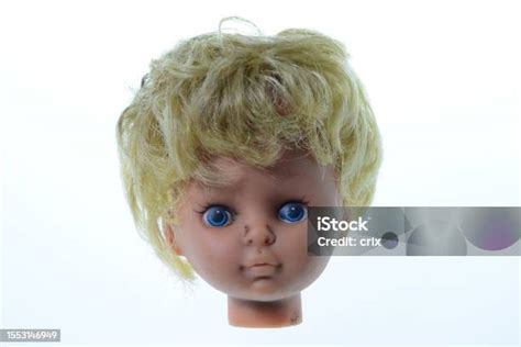 백라이트 배경에 깨진 인형 머리 기이함에 대한 스톡 사진 및 기타 이미지 기이함 깨짐 나쁜 상태 Istock