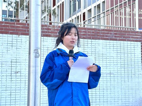 重读宪法“主题升旗仪式兰州新区贺阳高级中学