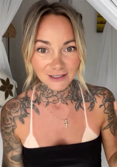 Une Femme Sest Fait Tatouer Son Maillot De Bain Pour Rester Bronzée Toute Lannée Mais Il Y A