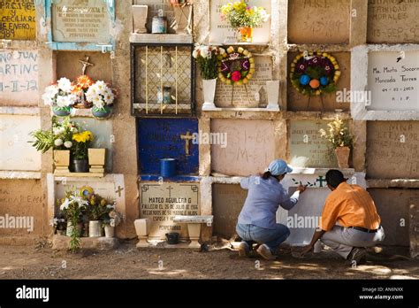 MEXICO Guanajuato Man And Woman Paint Crypt In Cemetery Day Of The Dead