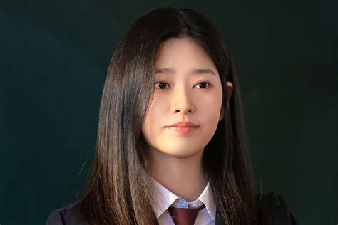 Kim Min Ju Transforms Into A High School Student Who Speaks Her Mind In “Connection”