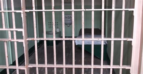 Celadedetenção Dedetenció 中心 가라앉다 감금 감방 감옥 감옥 제도 격리 격리 셀 고독