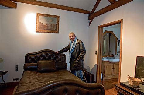 როგორ გამოიყურება სახლი სადაც ალენ დელონი საყვარელ ძაღლთან ერთად ცხოვრობს Allnews Ge