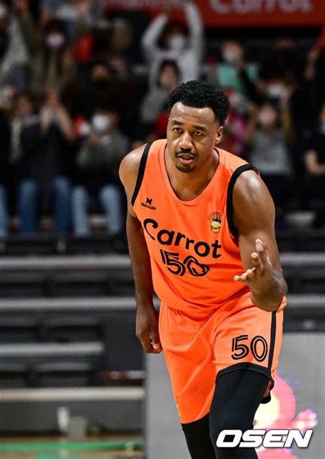 고양 캐롯 점퍼스 창단 첫 골은 사이먼 3점슛 [사진]