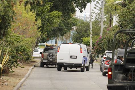 Motociclistas Persiguen Y Asesinan A Balazos A Conductor De Camioneta De Lujo En Hacienda
