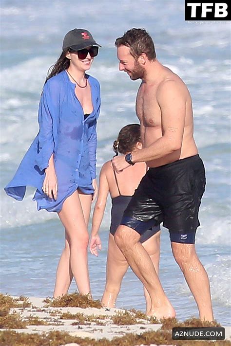 Dakota Johnson Sexy Seen Flaunting Her Hot Body In A Bikini On The Beach In Mexico Aznude
