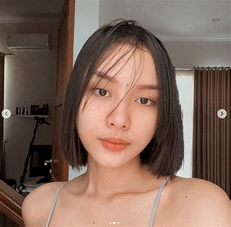 Seksinya Irene Agustine Yang Bikin Terpesona