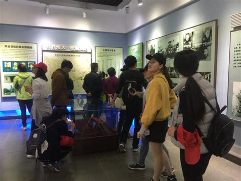 经管学院益家人志愿服务队开展参观烈士陵园活动 经济与管理学院欢迎您！