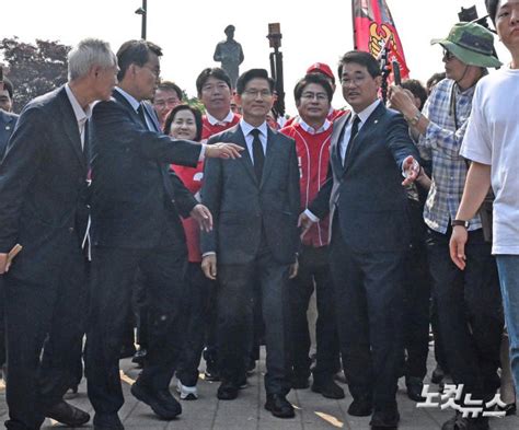 맥아더동상 참배 마친 김문수 후보