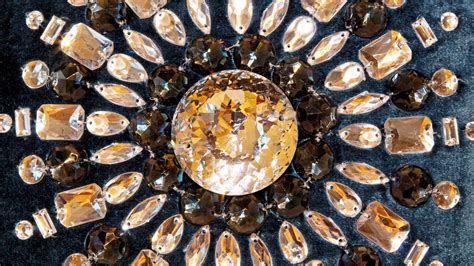 Why Does My Crystal Keeps Falling Off My Necklace