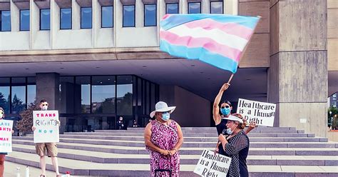 Hawaii Advances Bill To Make Medical Insurers Cover Gender Affirming