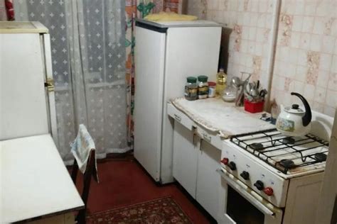 Оксана готувала на кухні коли пролунав дзвінок у двері Вона витерла