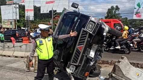 Kecelakaan Beruntun Di Exit Tol Bawen Dua Mobil Dan Satu Motor Jadi
