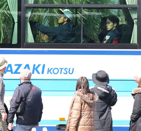 【wbc】ダルビッシュ有がチームバスで常に最前列左に座る理由とは Wbc2023写真ニュース 日刊スポーツ