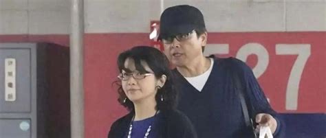 山口百惠亲身示范：裙不配运动鞋、发不过肩，年过60都没大妈感 知乎