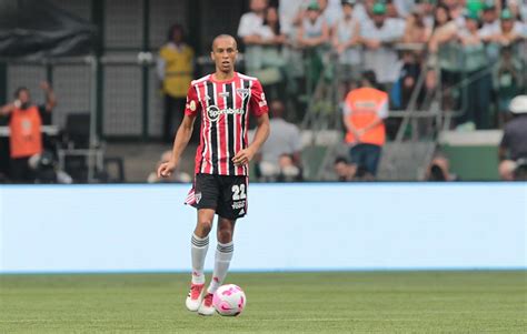 Miranda Sofre Lesão No Ligamento Do Joelho Esquerdo E Vira Desfalque No