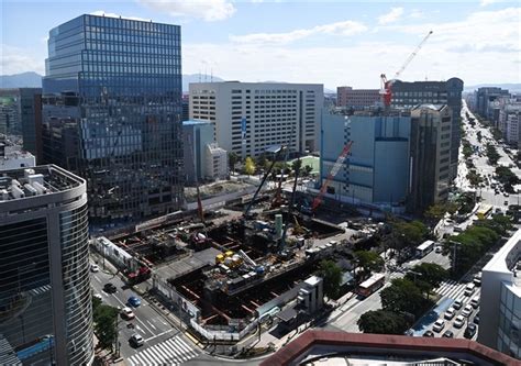 再開発が進む天神コア跡地＝10月12日、福岡市（撮影・金田達依） 天神から消えた中高生「何でもあるけど行きたいとは思わない」 写真