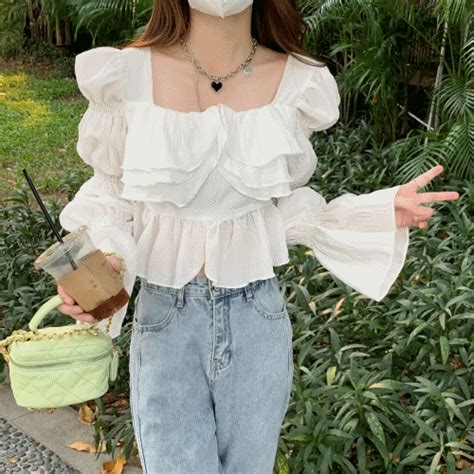 [여시 요정] 부드러운 스퀘어넥 프릴 크롭 블라우스