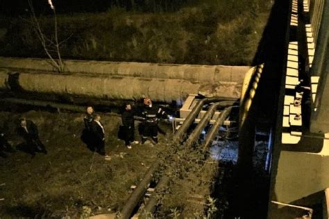 Descoperire macabră sub un pod din Oradea Un trecător a găsit cadavrul complet carbonizat al