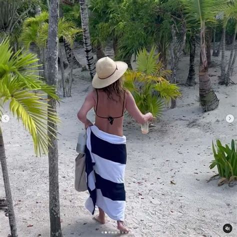 Jennifer Aniston Looks Sensational As She Posts Holiday Snaps With