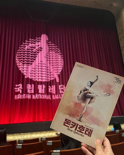 パク・シネさんのインスタグラム写真 パク・シネinstagram「너무 집중해서 보느라 눈 깜빡이는 것도 잊어버렸다🤦🏻‍♀️