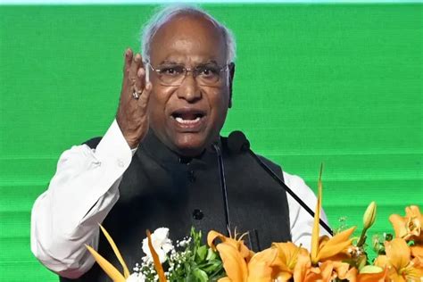बजट 2023 24 मोदी सरकार पर जनता के गिरते विश्वास का सबूत कांग्रेस