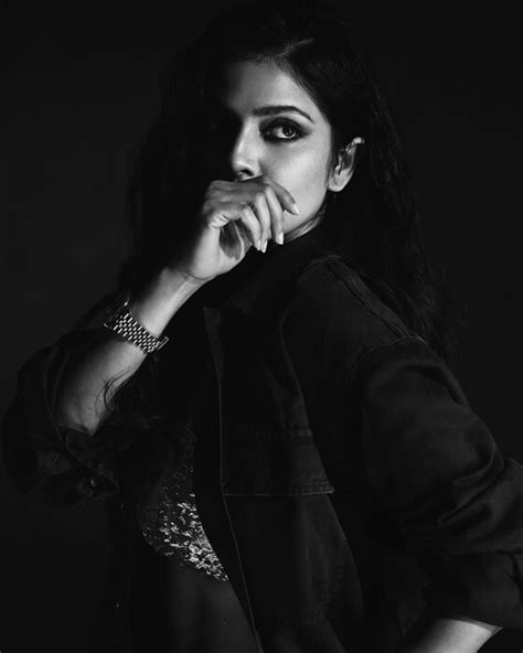ಬಲಡ ಅವತರದಲಲ ಪಡಡ ಹಕಳ ನದದ ಕದದ ಮಳವಕ Malavika Mohanan