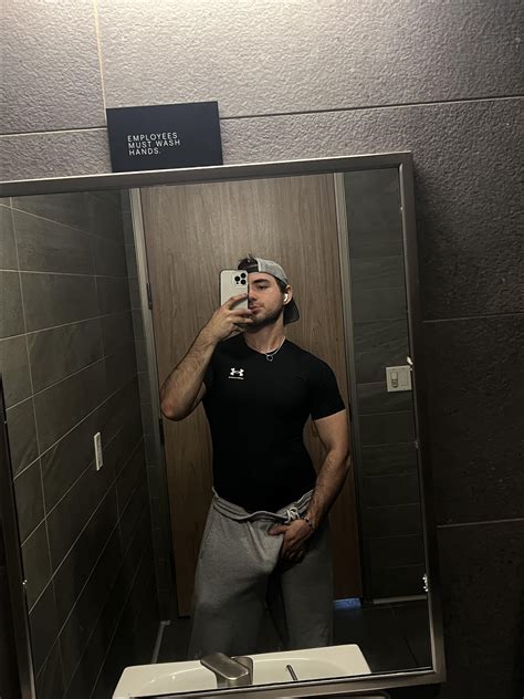 Caught My Gym Crush Staring At My Bulge Lol Rbigandmuscular
