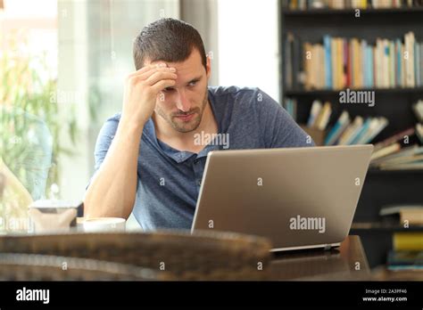 Man In Shock Laptop Hi Res Stock Photography And Images Alamy