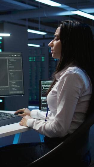 Vertical Equipo De Técnicos En Datos Centrar Diseño Implementar Y Gerente Infraestructura A