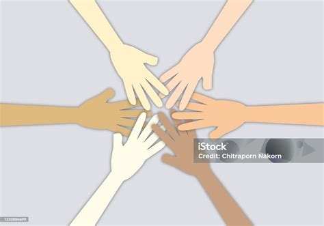 손을 쌓는 사람들의 그룹은 단합과 팀워크 다양한 그룹 손을 함께 결합 개념을 보여줍니다 개념에 대한 스톡 벡터 아트 및 기타
