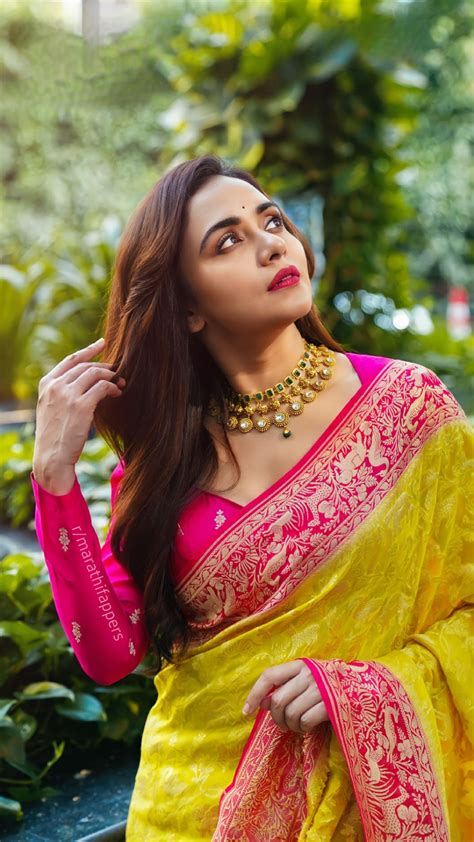 अमृता खानविलकर गुलाबी 😍😚 Rmarathifappers