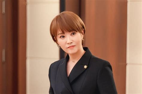 Kim Sun Ah Is A Star Lawyer With A Hidden Agenda In Queen Of Masks Soompi