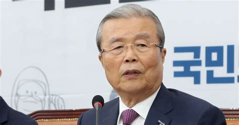 모두발언하는 김종인 비대위원장