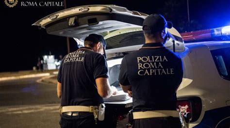 Roma Incidente In Via Casilina Moto Travolge Pedone Un Morto E Un
