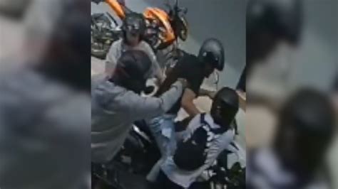 Le Arrebataron El Bolso A Una Pareja Y La Robaron