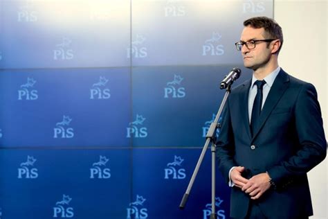 Zmiany w PiS Bochenek zabiera głos po rezygnacji Tomasza Poręby