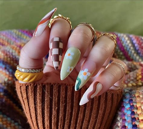 50 Gorgeous Floral Nail Designs To Make Your Fingers Prettier