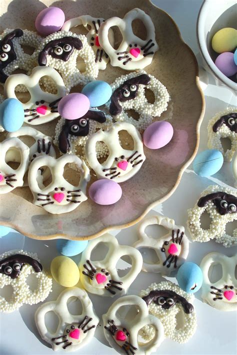 Easter Decorated Pretzels The Squeaky Mixer