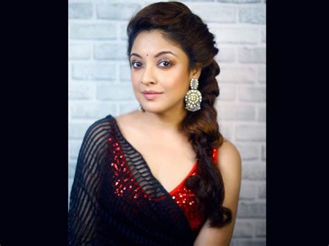 Tanushree Dutta Turns Up The Glam Quotient In A Red Shimmery Sequin