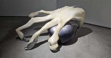 여성의 눈에 비친 ‘아름답고 섬뜩한 사랑의 두 얼굴