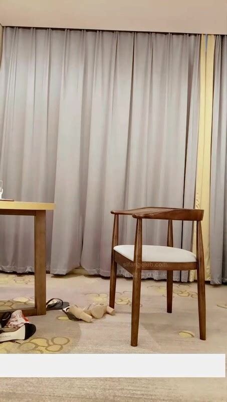 情色劇情演繹眼睛屌絲男潛規則兩個漂亮女助理雙飛小騷 AV分享交流 香港一世發論壇 Powered by Discuz