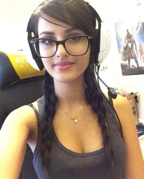 Pin By Res On Quick Saves Sssniperwolf Hottest Female Celebrities
