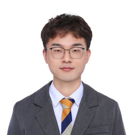 Zelong Yan Master Candidate Bachelor Of Engineering Beihang