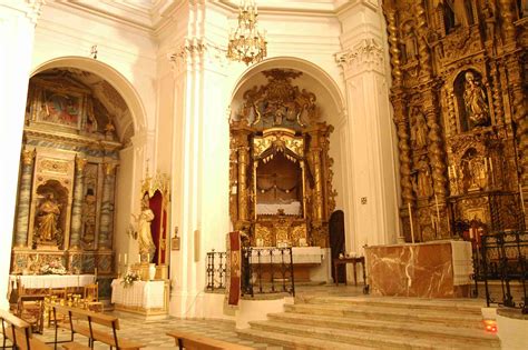 En El Interior Podemos Destacar El Retablo Del Altar Mayor De Estilo