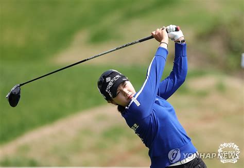 티샷하는 박현경 연합뉴스