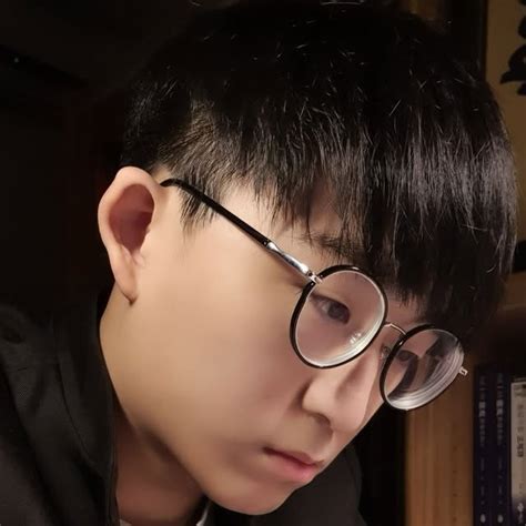 李康宇 Li Kang Yu 2021 • Threads Say More